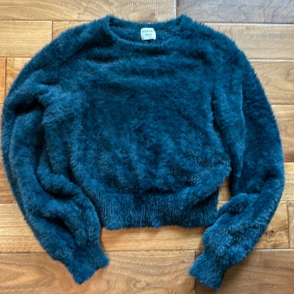 Sunday Best | Sweaters | Aritzia Sunday Best Green Fuzzy Cropped ...